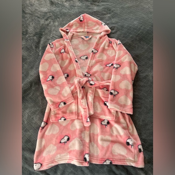 Peanuts | Intimates & Sleepwear | Pink Snoopy Peanuts Fluffy Robe With ...